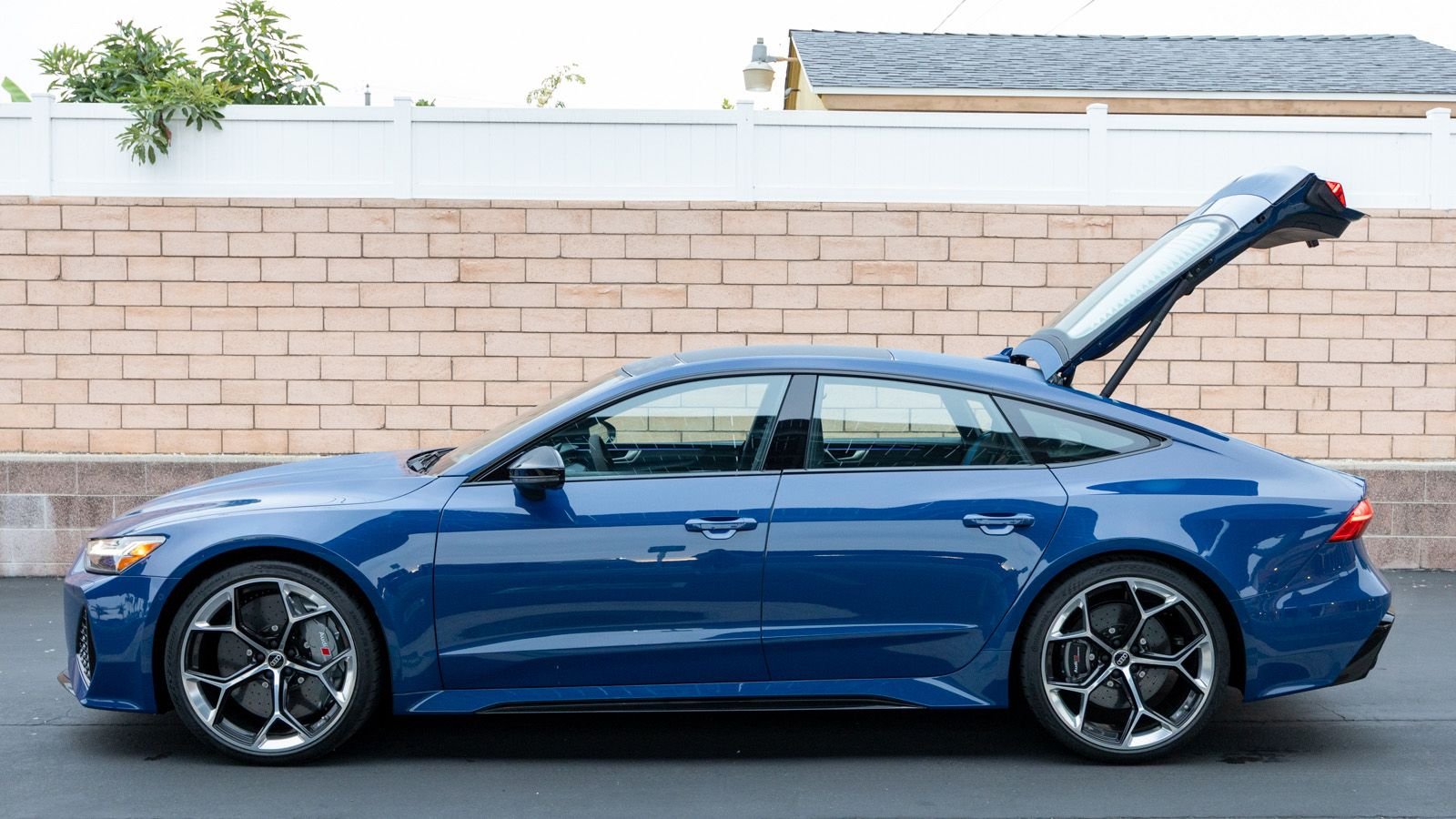 RS 6 Avant vs RS 7: Best Audi Sleeper Supercar??? | Audiworld