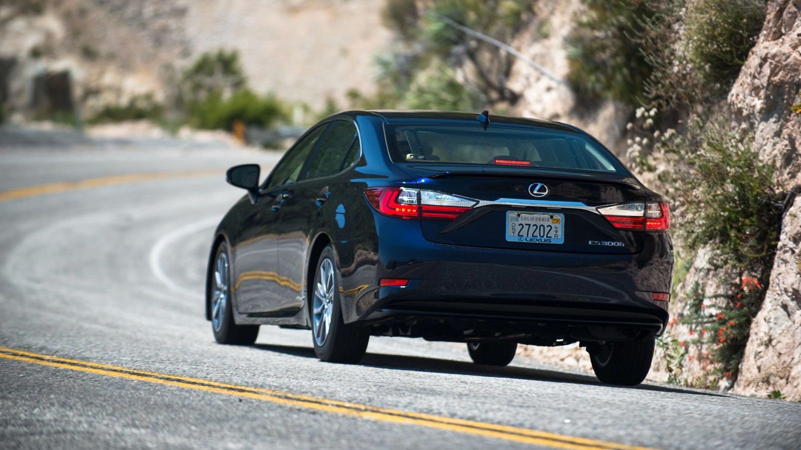 A Visit With the 2018 Lexus ES 300h Hybrid | Clublexus