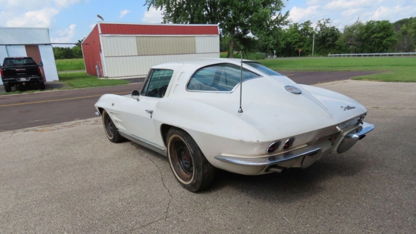 Bill Slavens 'Corvette Hoard' Was NOT a Typical Auction | Corvetteforum