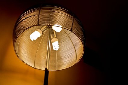How to Replace a Halogen Light Bulb | DoItYourself.com