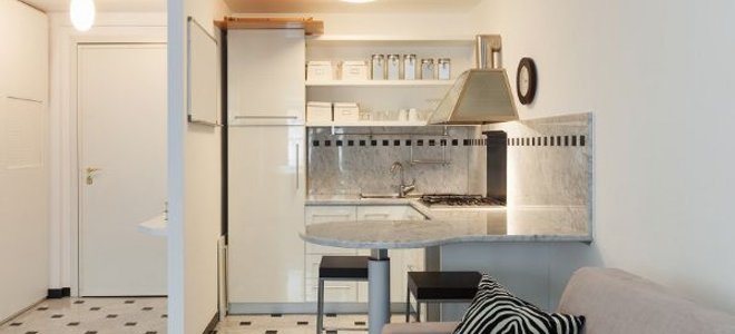 Create a Welcoming Foyer (Without Actually Having One) | DoItYourself.com