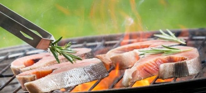 Your Summer BBQ: The Best Woods for Smoking Meat | DoItYourself.com