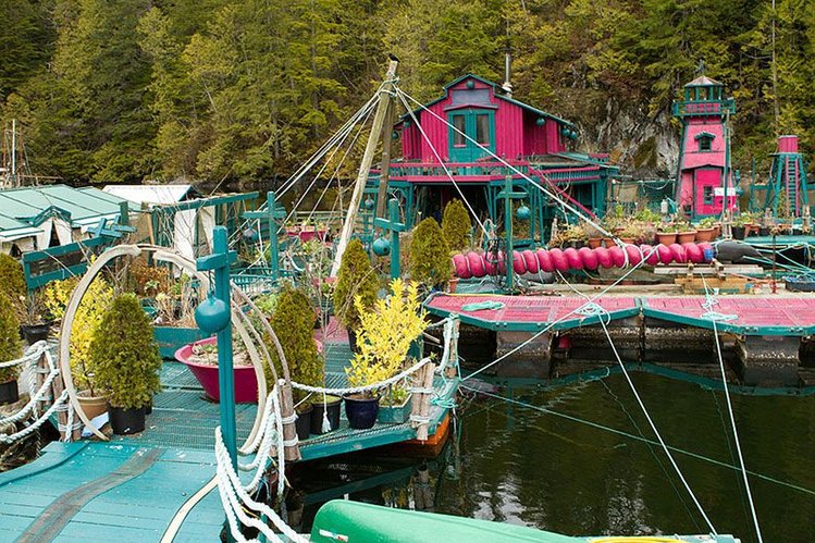 Couple Builds and Lives on Floating Island for Nearly 30 Years ...