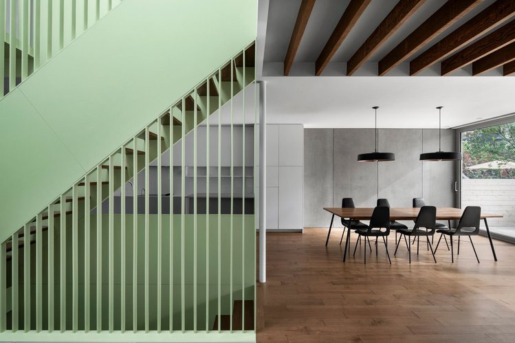 A Splash of Mint Makes This Modern Staircase Pop | Designs & Ideas on ...