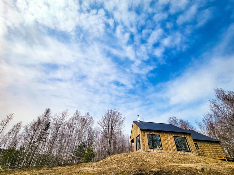 A Quebec Couple Built This Cozy Minimalist Cottage on a Budget ...