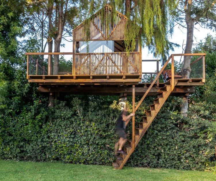 Top-Notch Craftsmanship Shines in This Treehouse for Kids | Designs ...