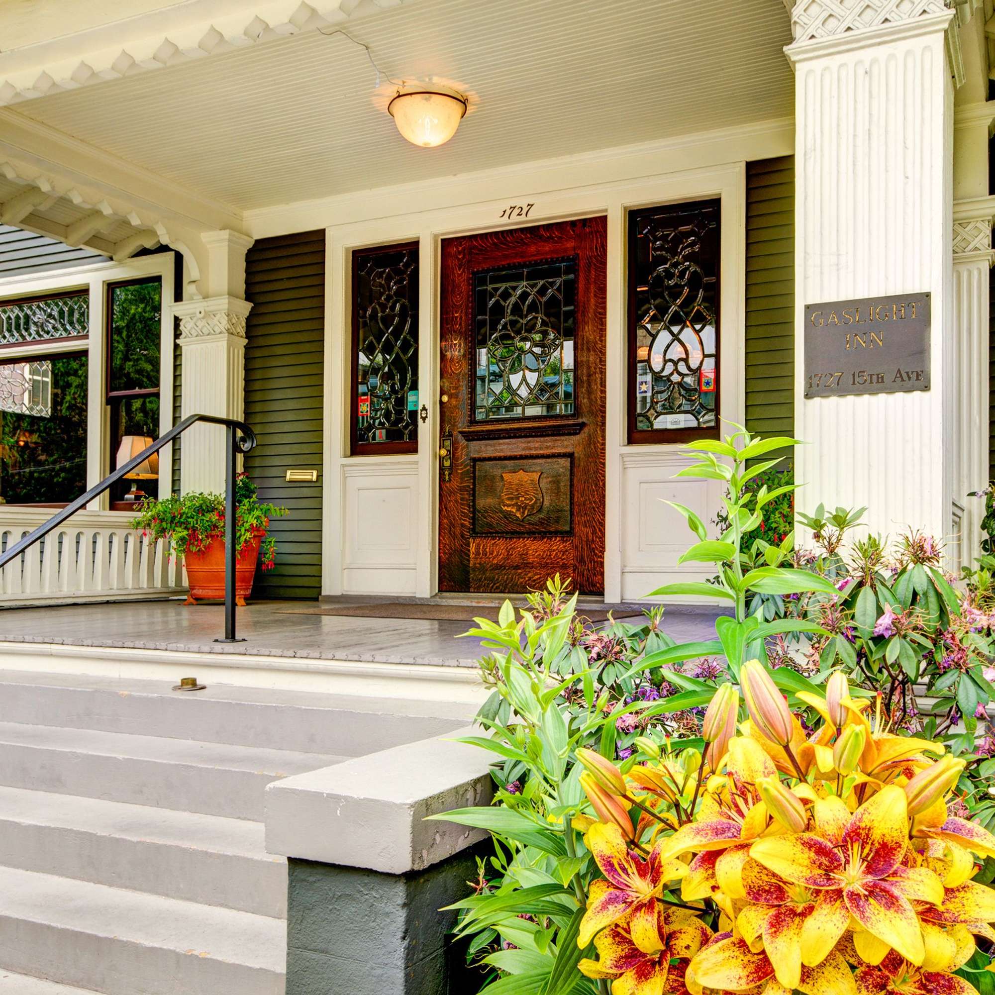 Gaslight Inn Expert Review | Fodor’s Travel