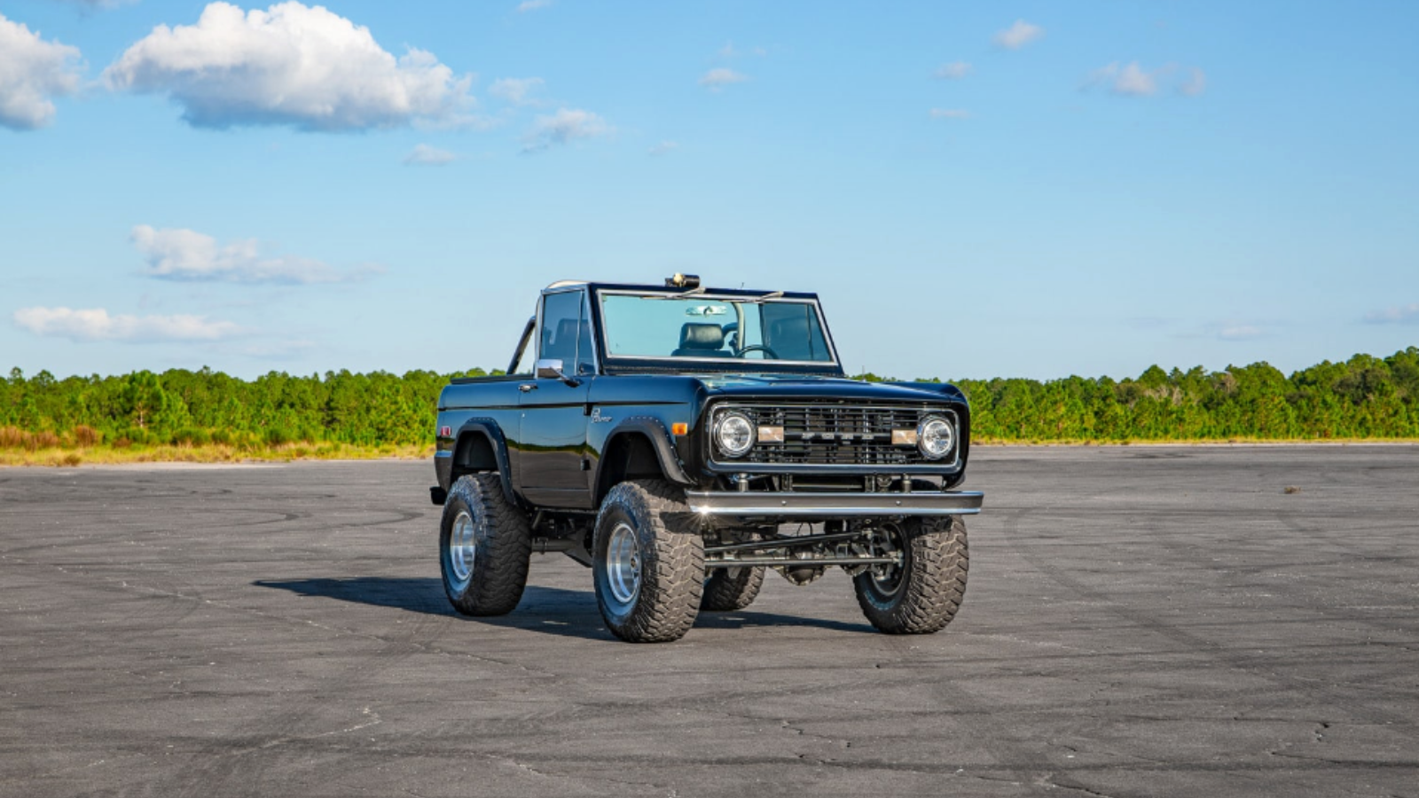 This Blacked-Out 1976 Bronco is Straight from an Action Movie | Ford-trucks
