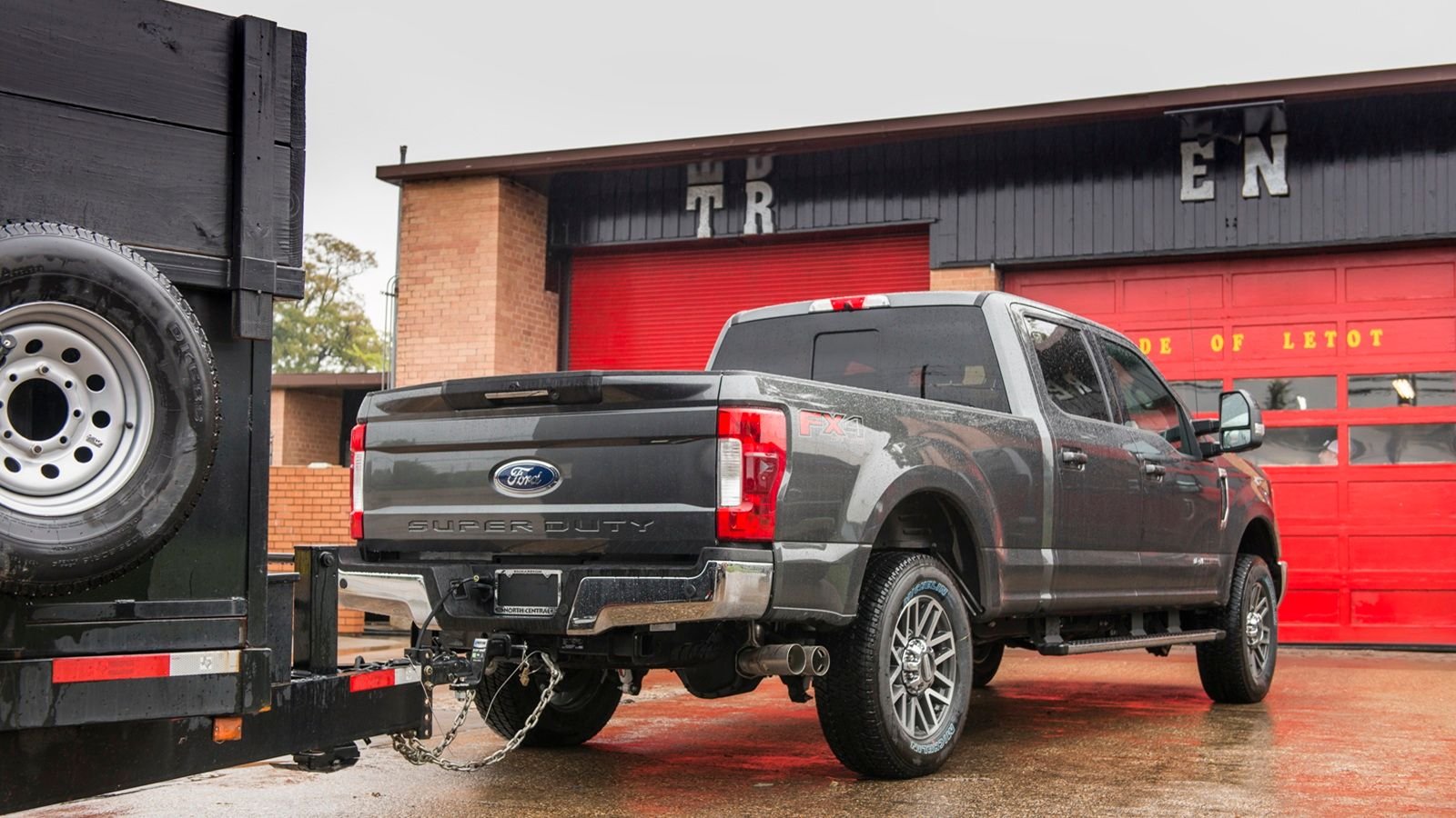 10 Towing-Safety Tips Everyone Needs to Know | Ford-trucks