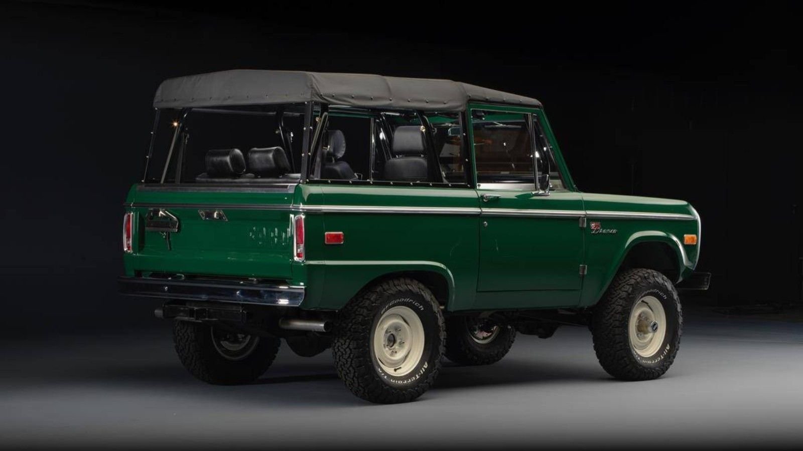 Beautiful Green 1973 Bronco Done up to Perfection | Ford-trucks
