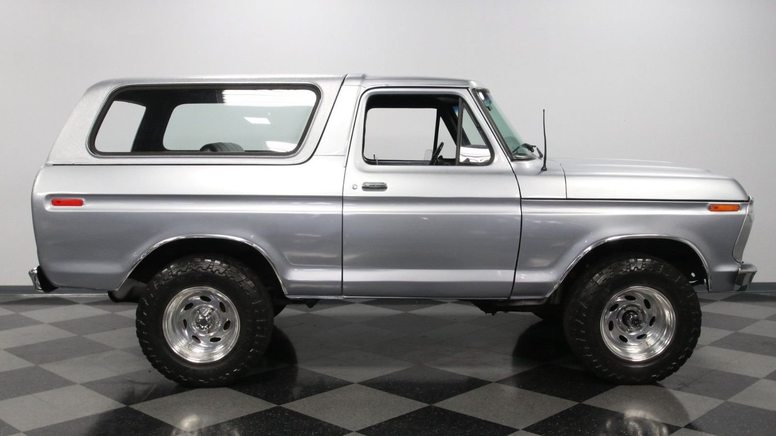 Second-Gen Ford Bronco Features Unique Face Swap | Ford-trucks
