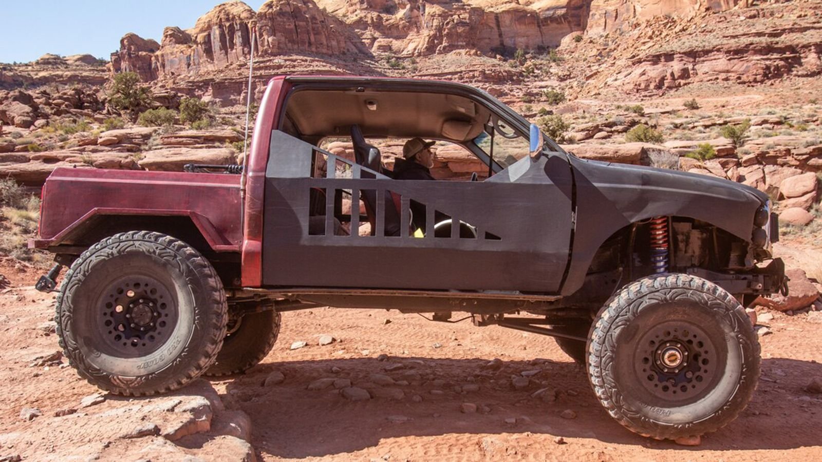 V10 Super Duty Rock Crawler Conquers Nature | Ford-trucks