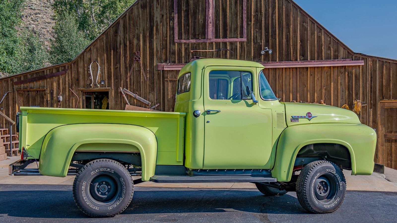 F-100 4x4 Highlights Ford/Marmon-Herrington Collaboration | Ford-trucks