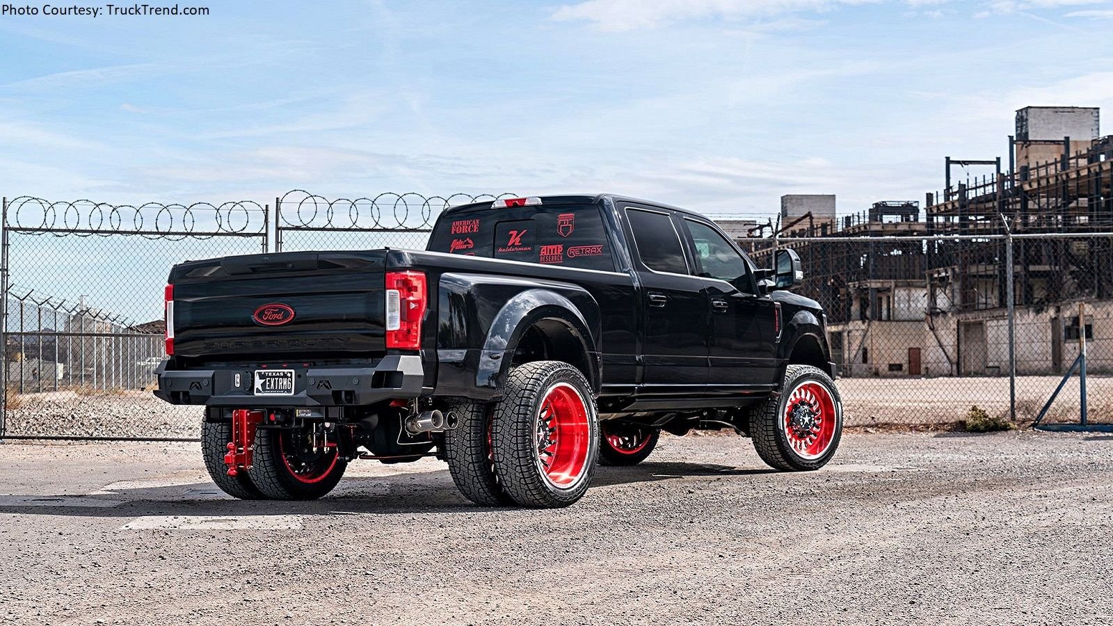 Daily Slideshow: Extreme Offroad's Dually: From SEMA Star to Show Truck ...