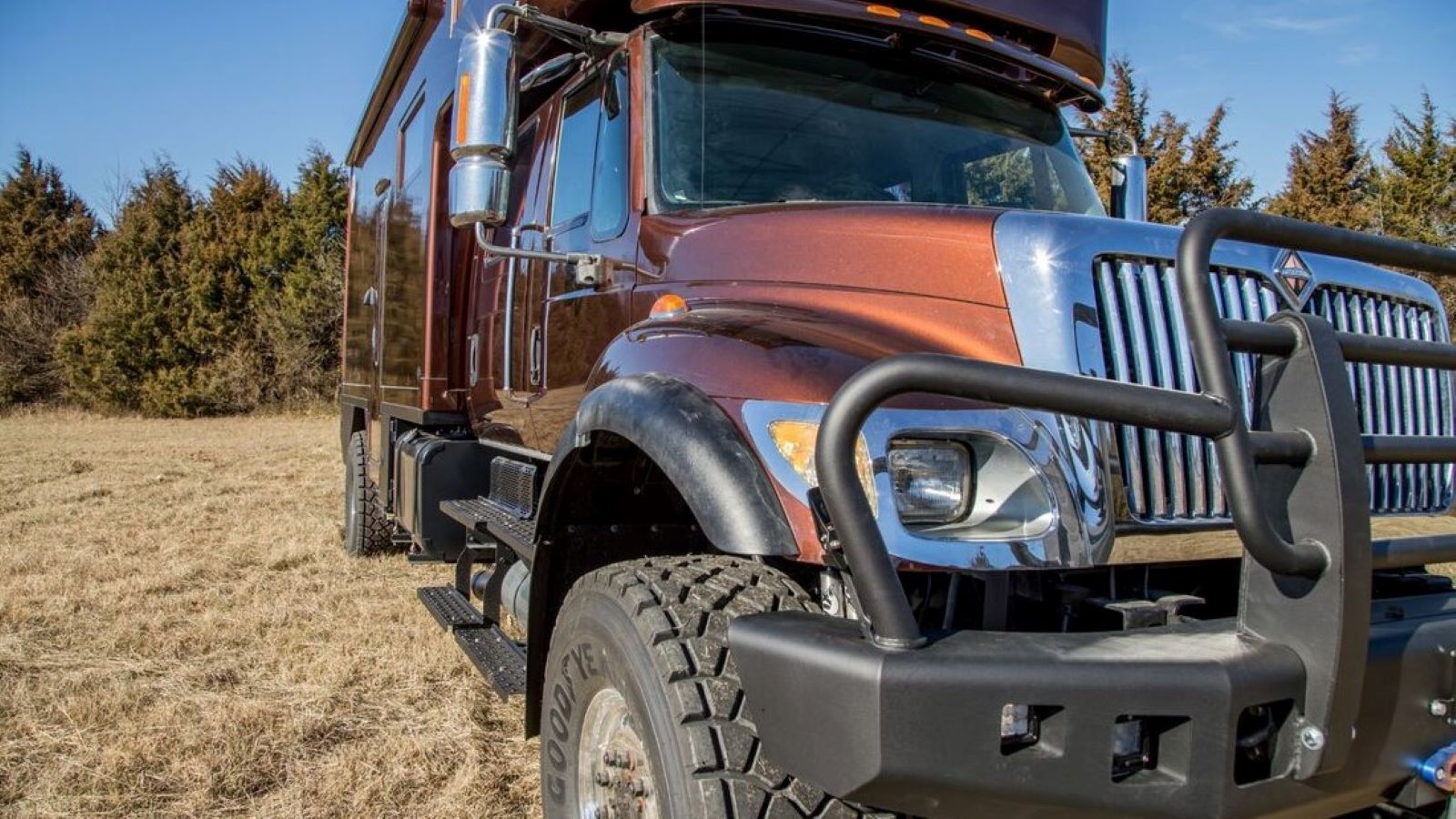 Massive Off-Road Camper Built on Ford F-750 Chassis | Ford-trucks