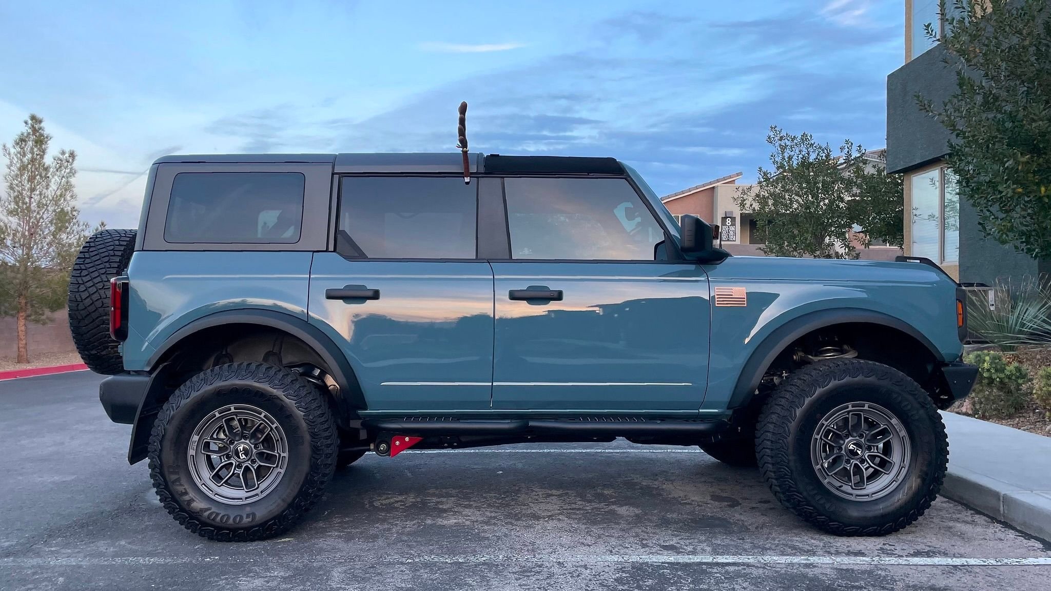 Heavily Modified Bronco Takes Advantage of Booming Market | Ford-trucks