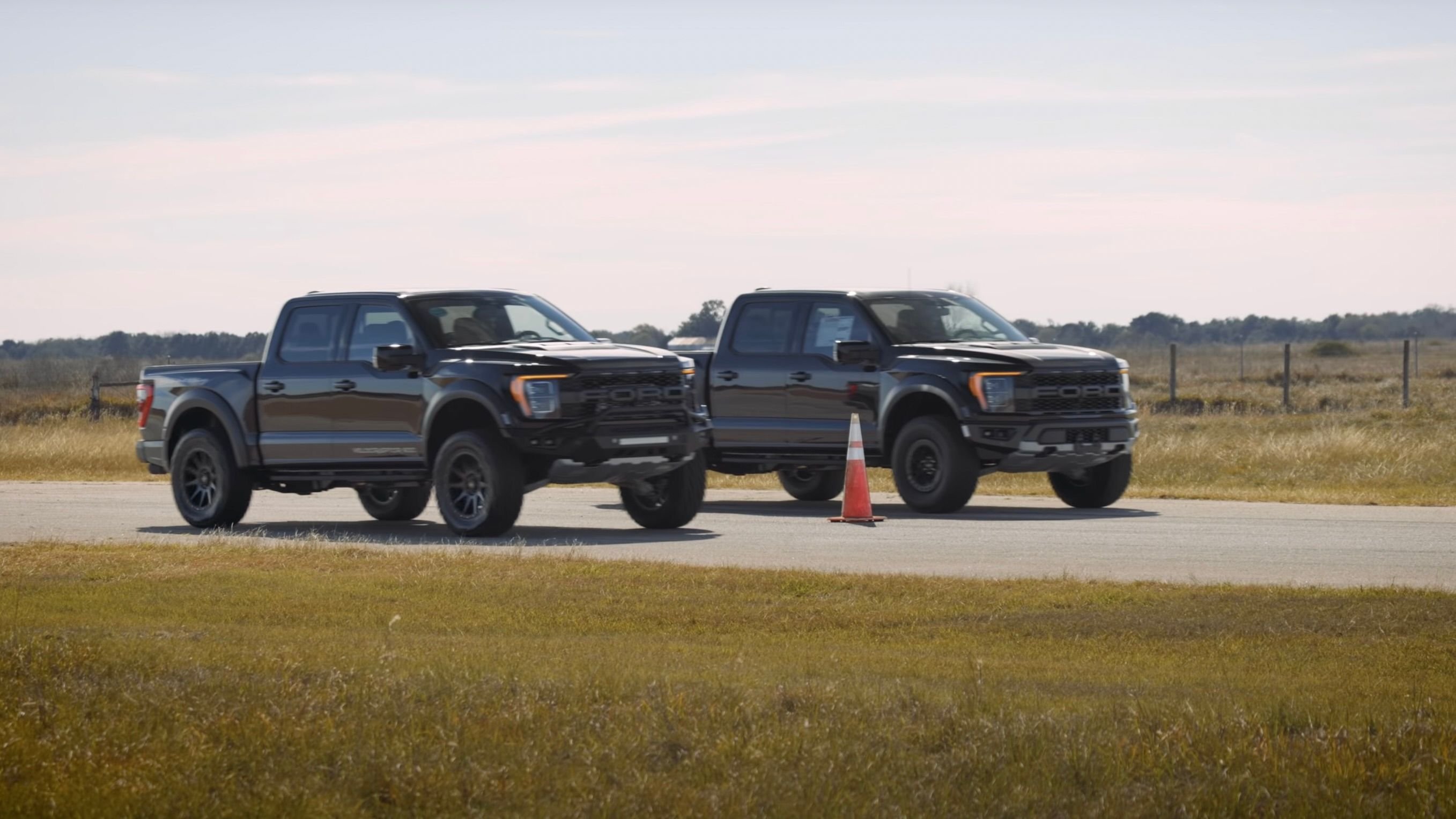 Hennessey VelociRaptor Drag Races 2022 F-150 Raptor | Ford-trucks