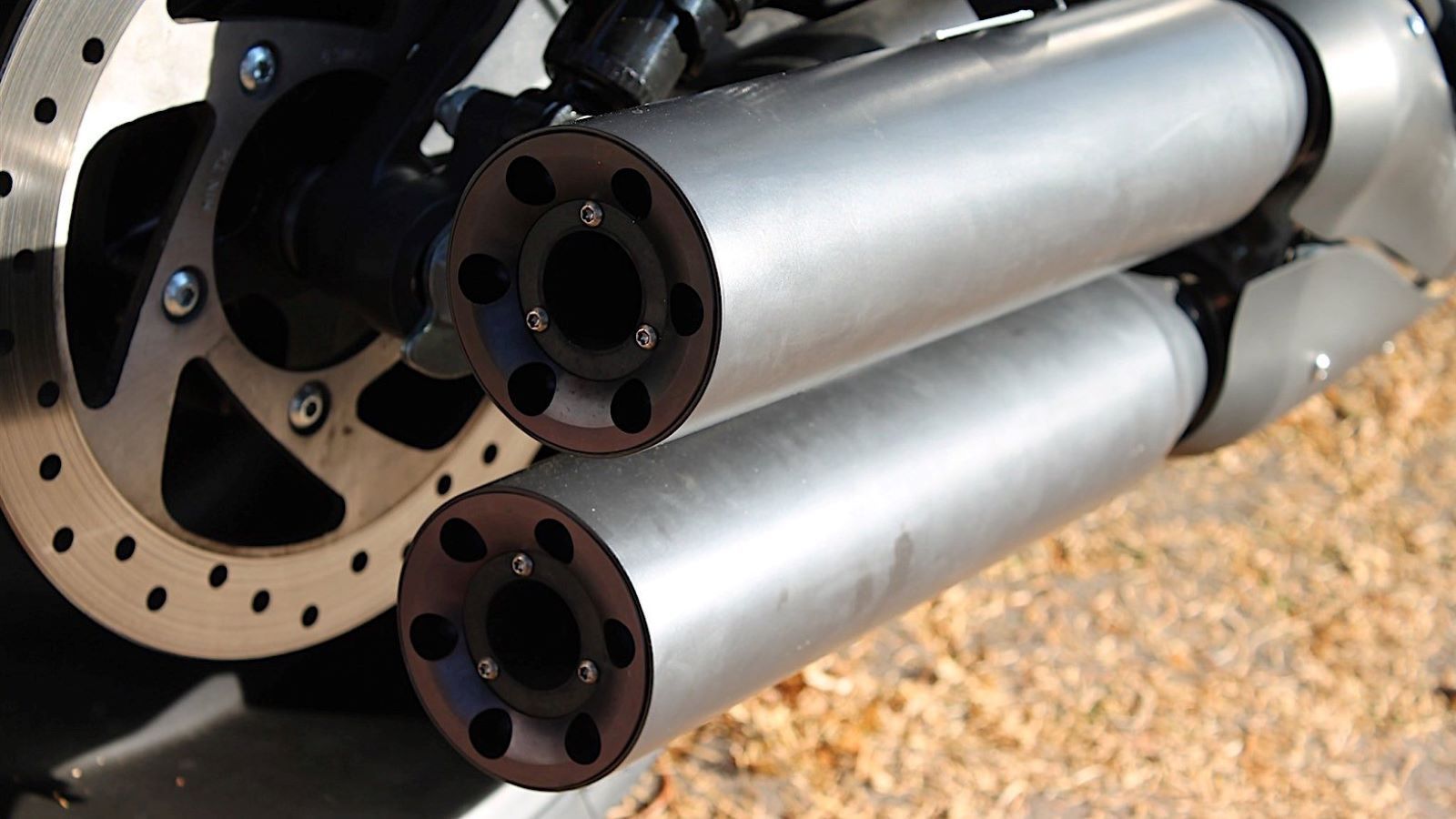 "Dark Knight" V-Rod Conjures Up Images of a Caped Crusader | Hdforums