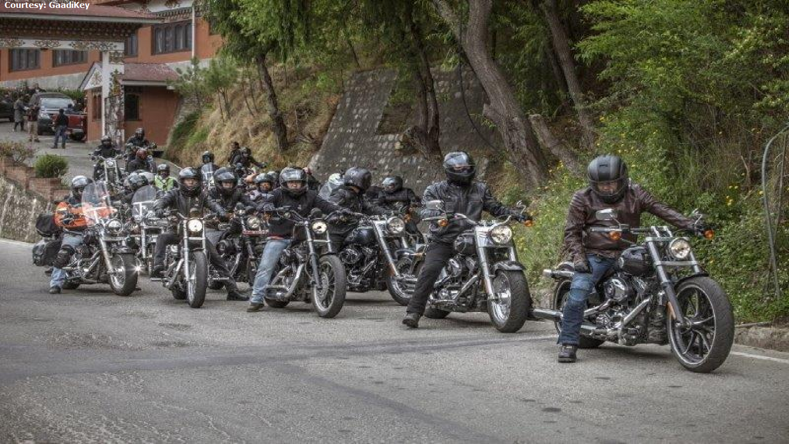 Be the Glue Keeping Your Riding Crew Together | Hdforums
