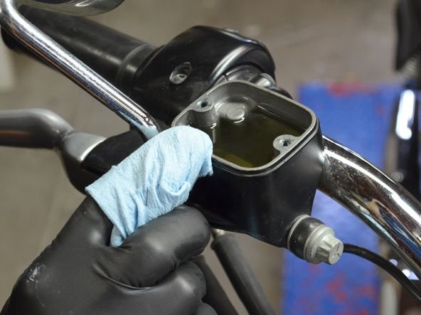 Harley Davidson Softail: How to Replace Brake Line | Hdforums