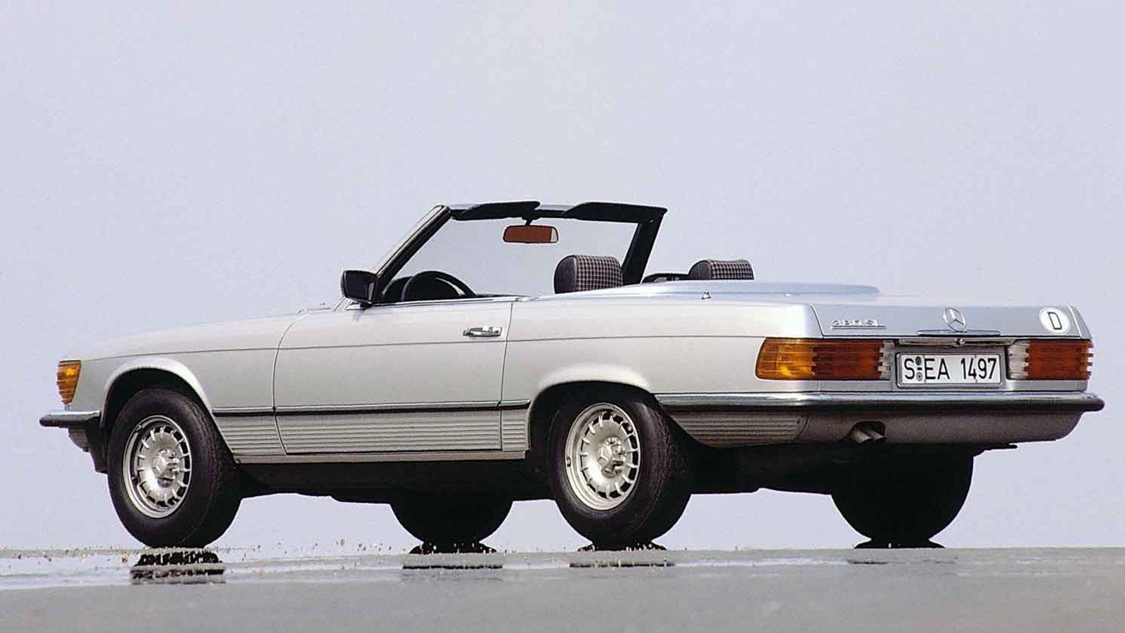 Flashback Friday: 19 Blissful Years of the R107's Beauty | Mbworld