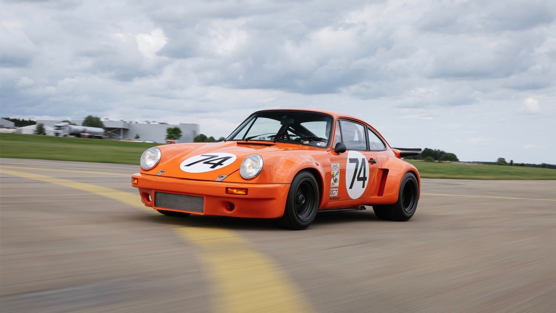Two Porsche Legends Pay Homage To Fastest Production Car of an Era ...