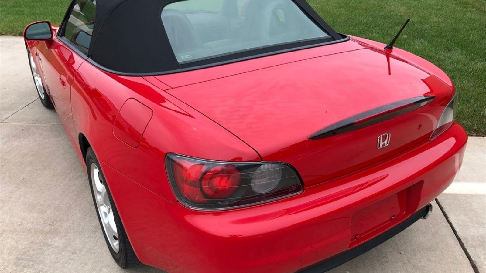 Collector Grade New Formula Red AP1 Crosses the Block | S2ki