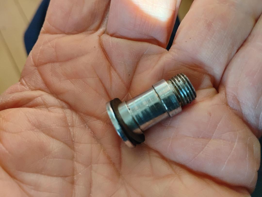 Suntour Cyclone hanger bolt question - Bike Forums