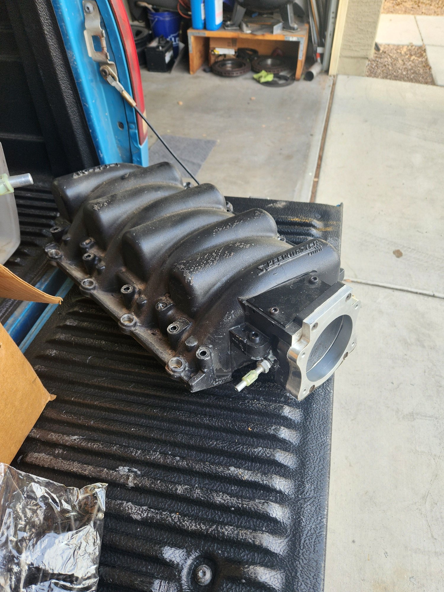 Speedmaster Cathedral port intake with fuel rail and GM 12613411 ...