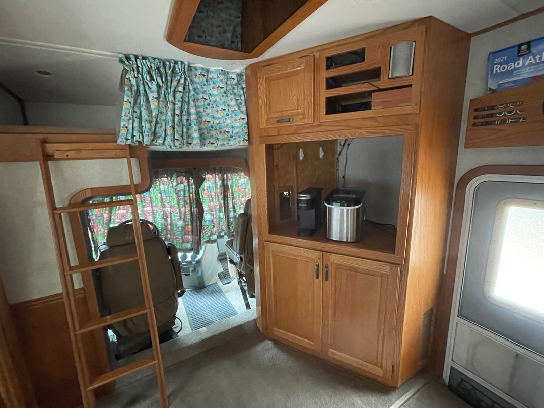 2004 Freightliner with 2005 Pacemaker Stacker Trailer for Sale in ...