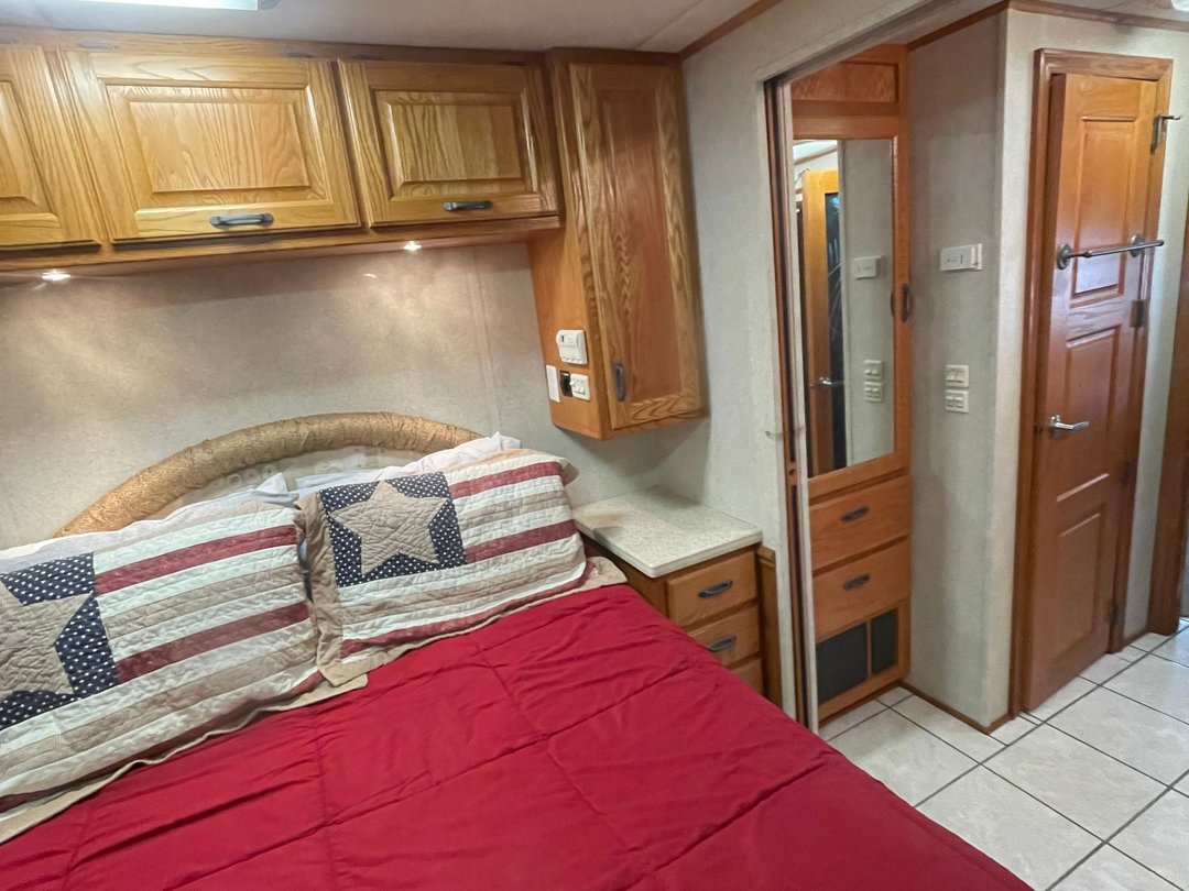 2004 Freightliner with 2005 Pacemaker Stacker Trailer for Sale in ...