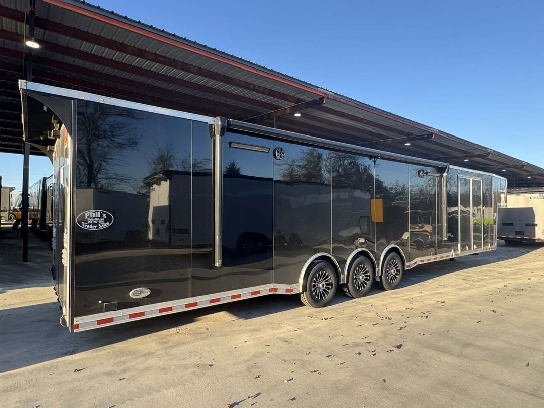 8.5X44 RACE TRAILER GOOSENECK TRAILER ENCLOSED CAR HAULER for Sale in ...