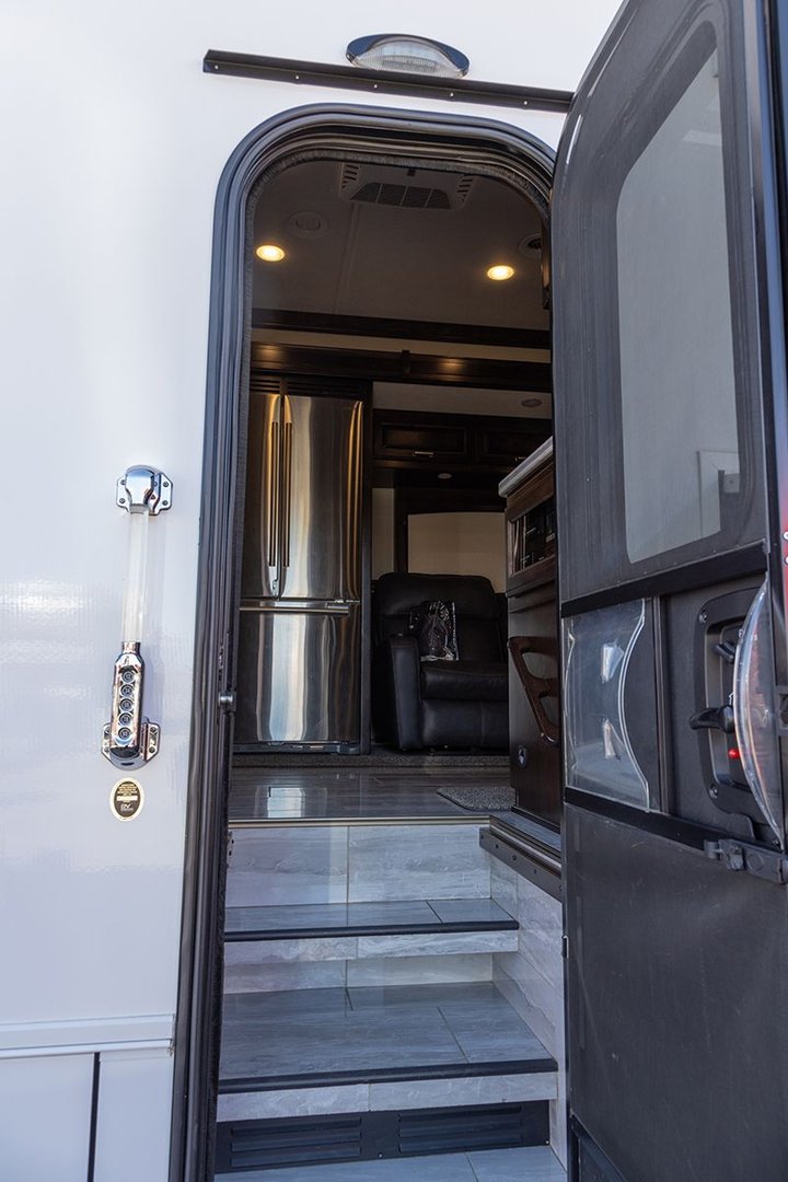 ***2021 45' RENEGADE QUAD SLIDE-FULLY LOADED-2 FULL BATH*** for Sale in ...