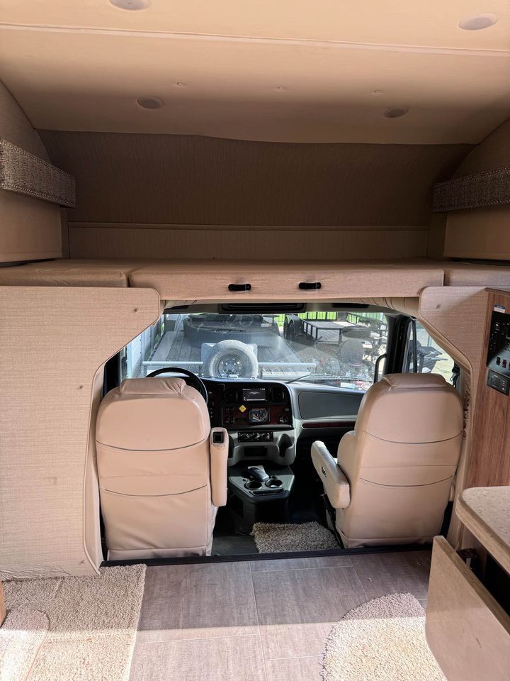 2019 Jayco Seneca 37K for Sale in Shady Shores, TX | RacingJunk