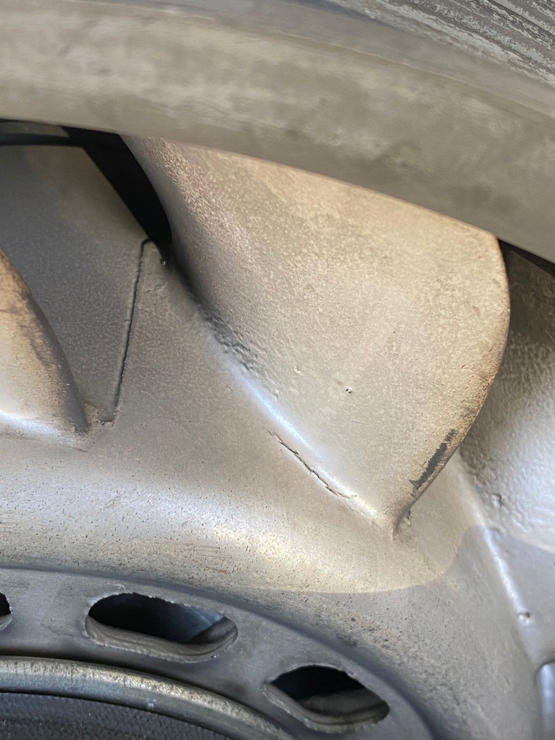 Crack on engine fan blade? - Rennlist - Porsche Discussion Forums