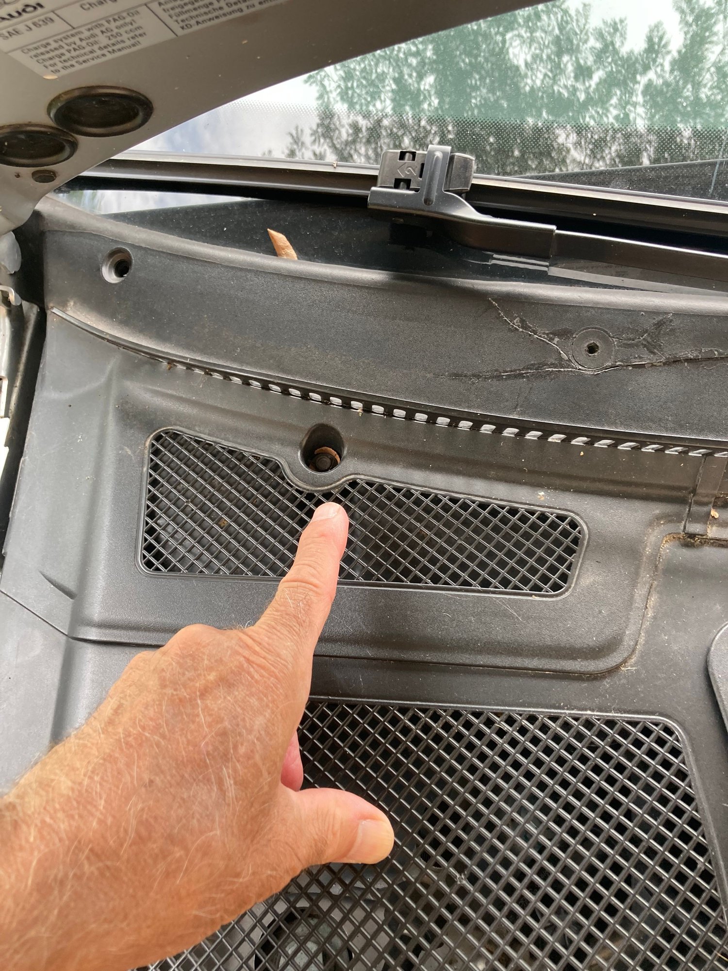 Windshield cowl - AudiWorld Forums