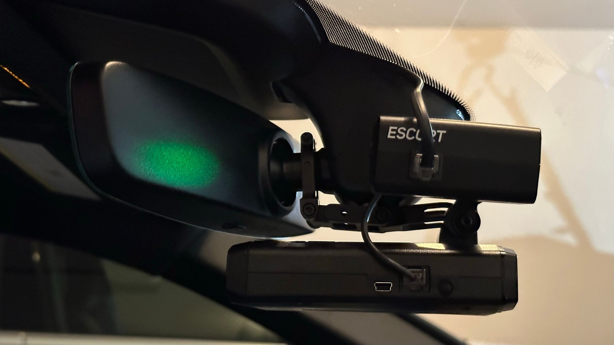 Escort Direct Wire Smart Cord and Blend Mount - AudiWorld Forums