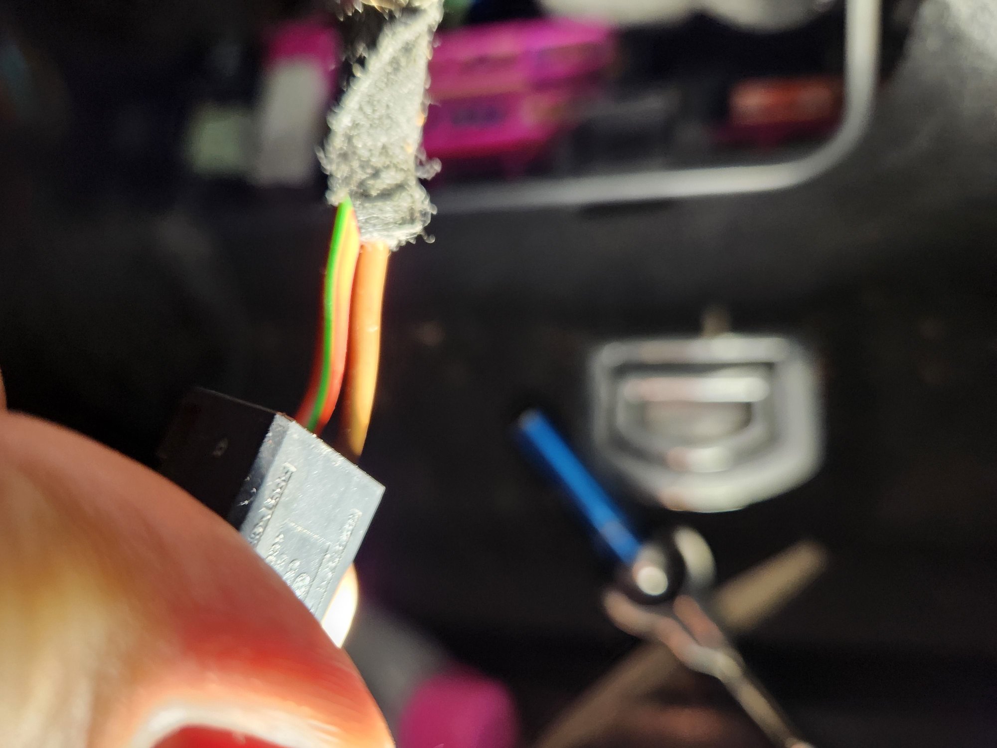 Loose wire in the trunk fuse box - AudiWorld Forums