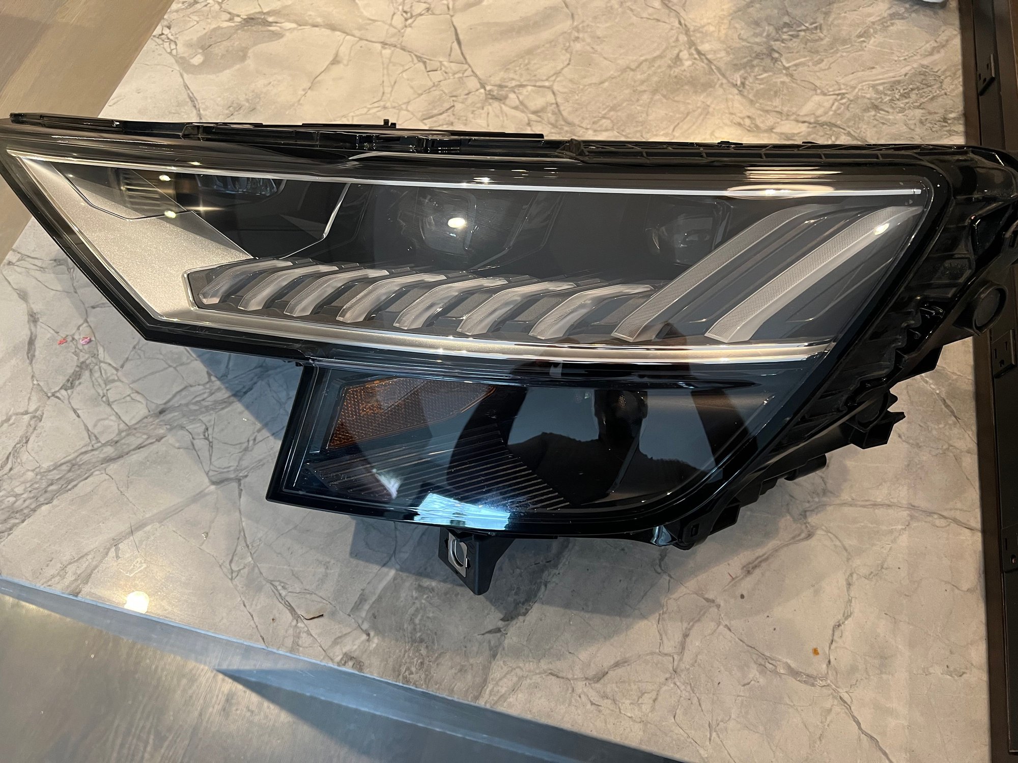 2021 Audi HD Matrix-design LED Headlights (driver side headlight ...