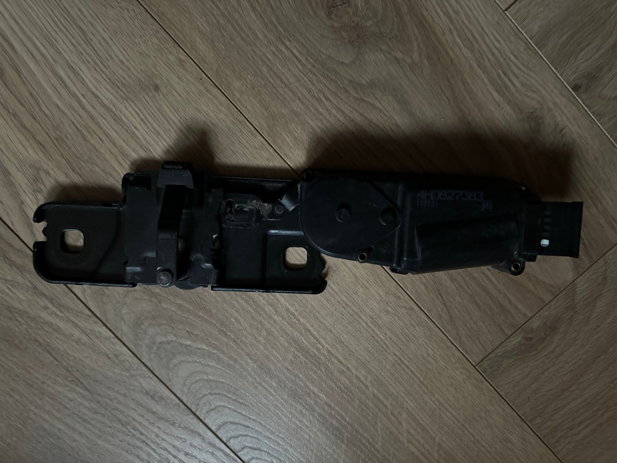 Audi A7 boot will open but not close, it just beeps 3 times ...