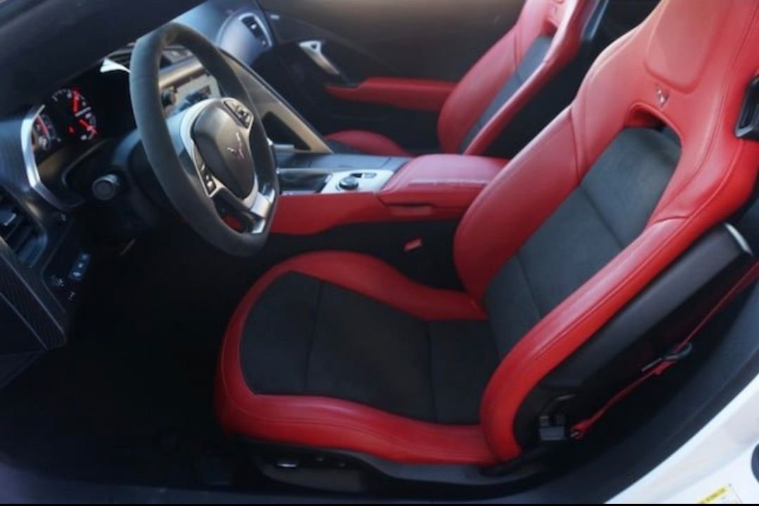 pics of GT seats black, with red stitching/ red inserts ...