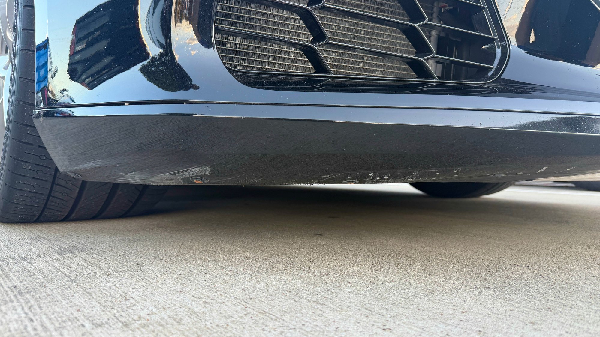 Does Eray have a front air dam under the bumper? Pic inside is it ...