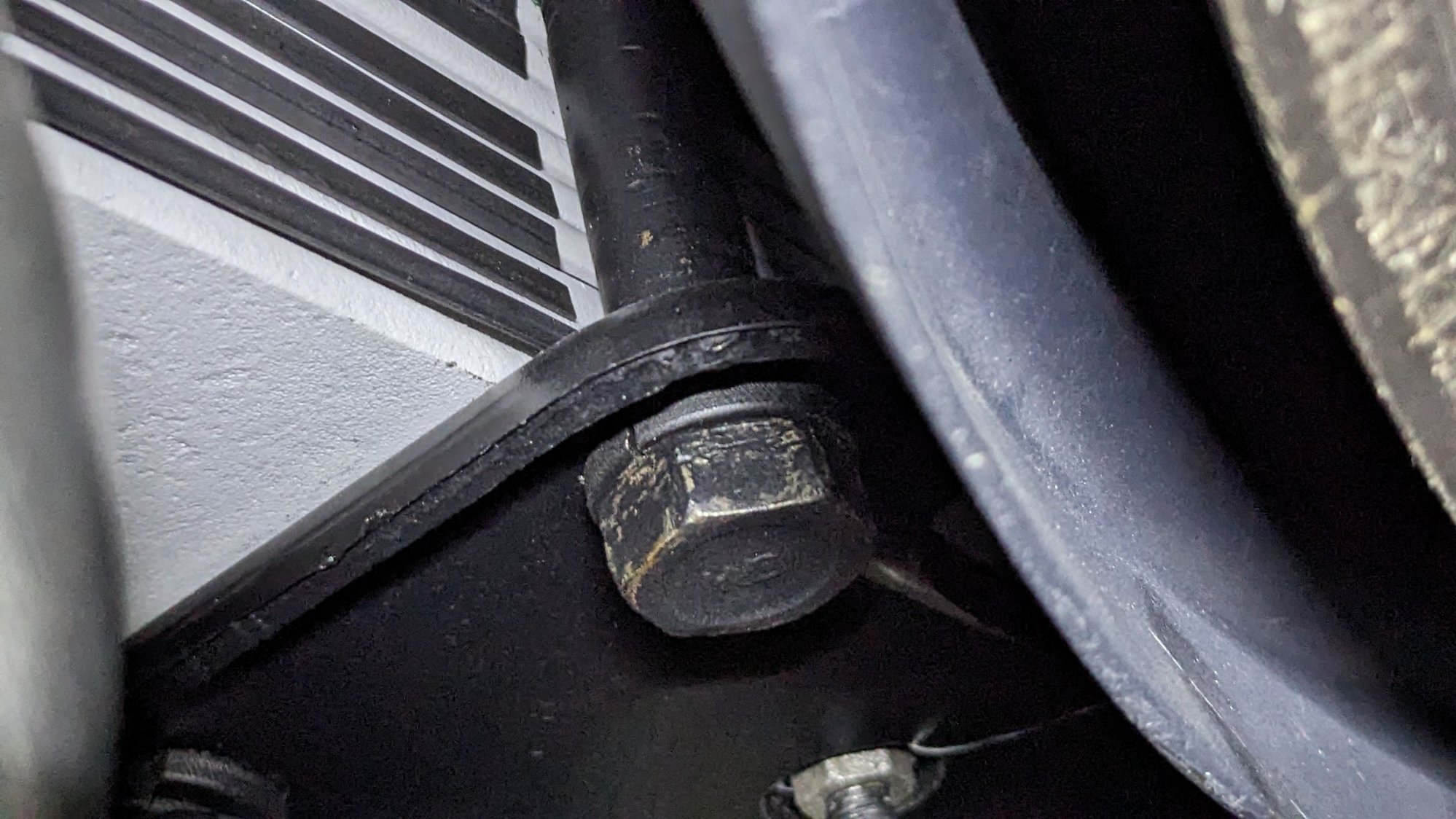 C2 Looking for tips & suggestions: tightening leaf spring center ...