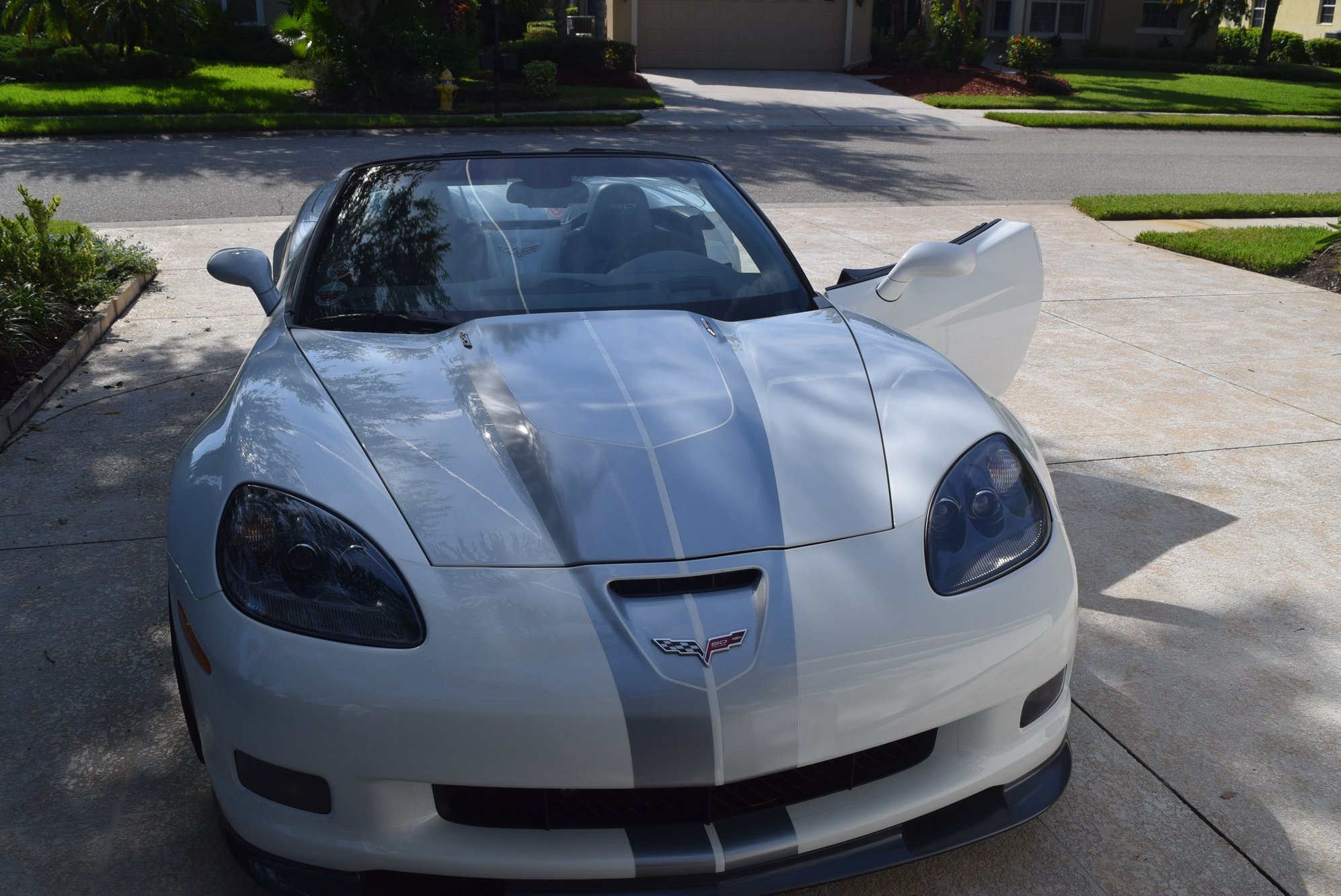 Anyone have pics of a C8 next to a widebody C6? - Page 3 ...