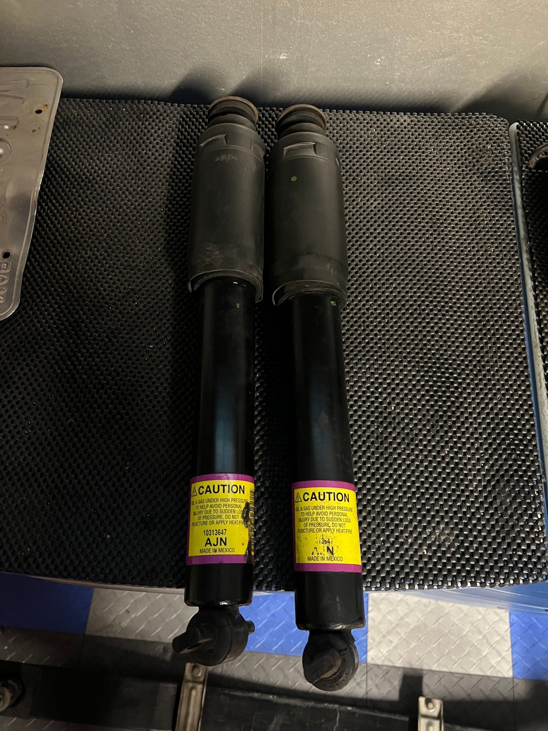 FS (For Sale) C6 z06 shocks 2001 z06 front and rear leaf springs ...