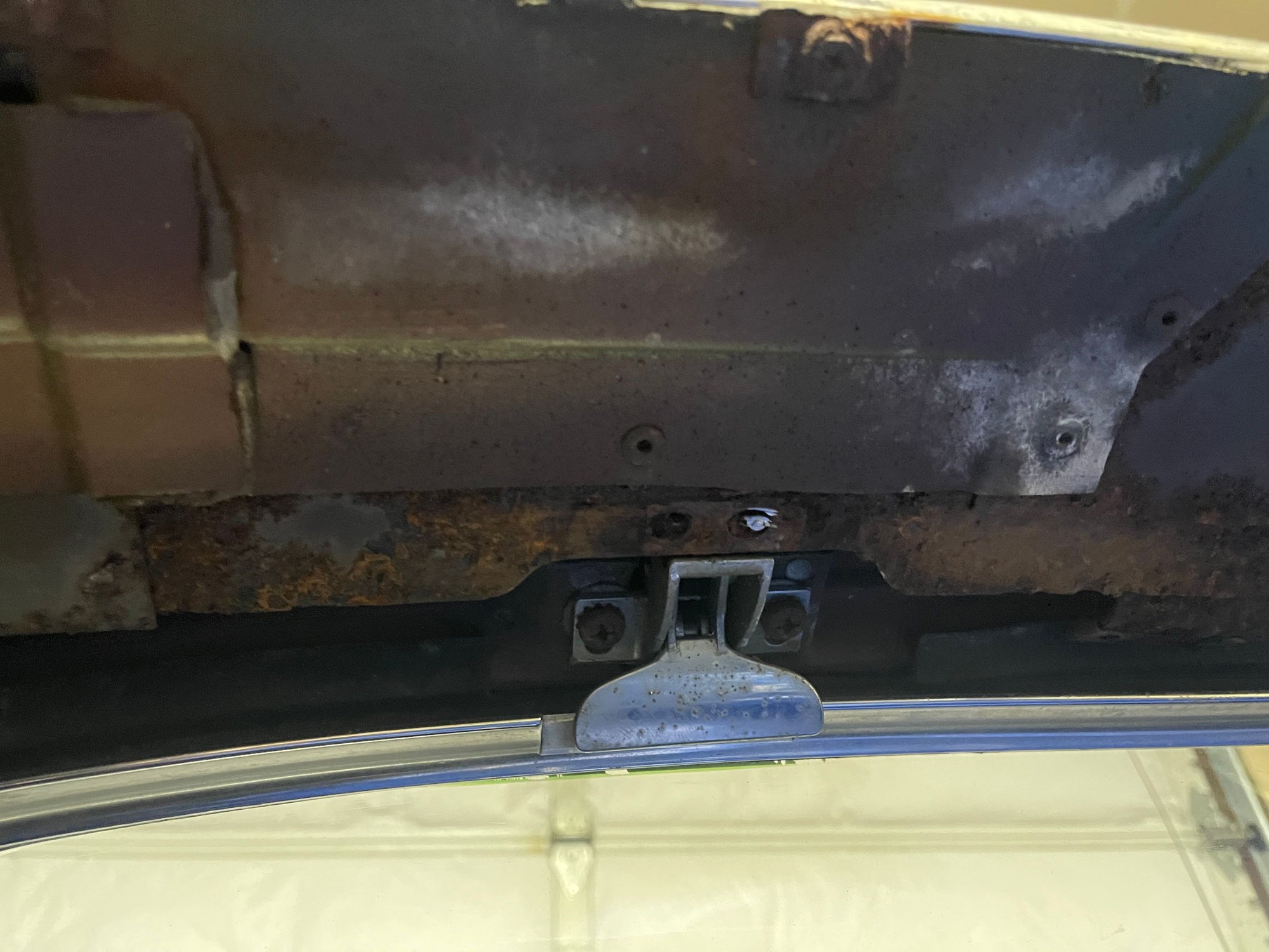 Rust above rear window (1970) - CorvetteForum - Chevrolet Corvette ...