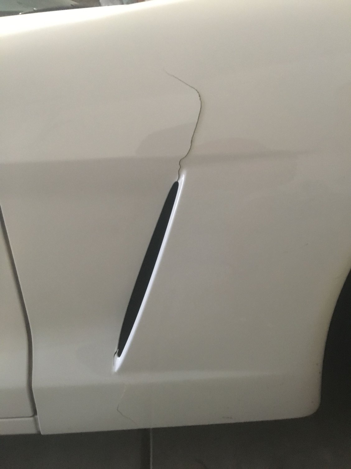Fender crack - CorvetteForum - Chevrolet Corvette Forum Discussion