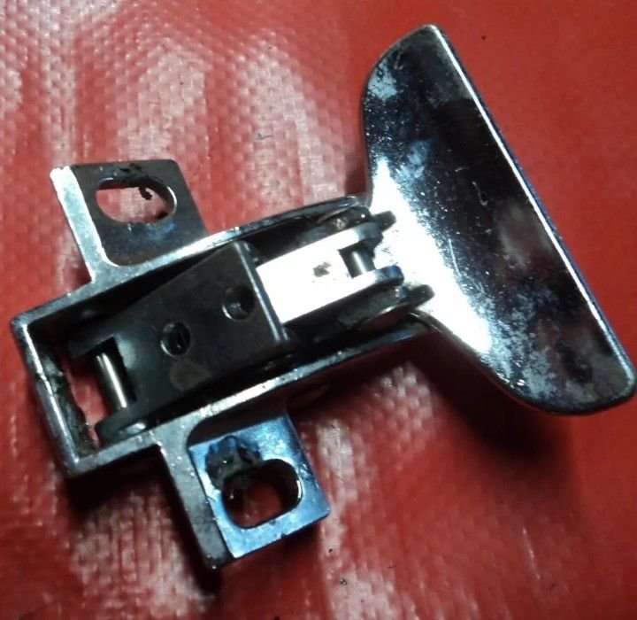 WTB (Want To Buy) 68-72 rear window latch needed - CorvetteForum ...