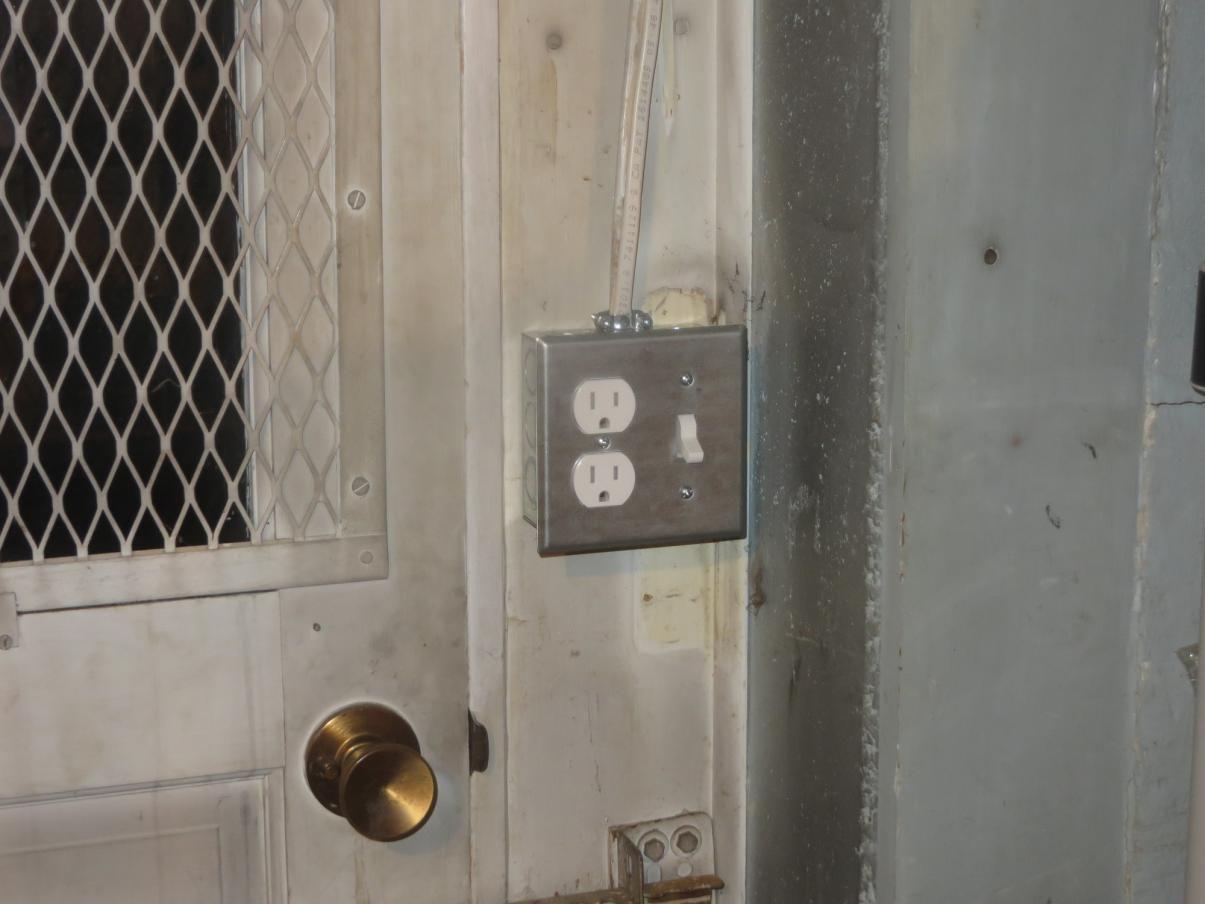 Two Romex cables coming out same junction box hole? - DoItYourself.com ...