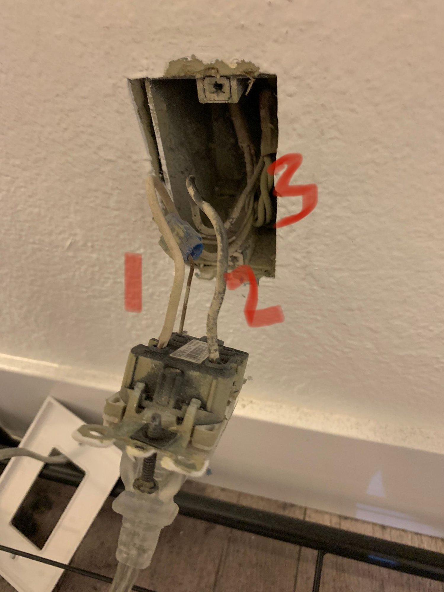 Half Hot Receptacle - DoItYourself.com Community Forums